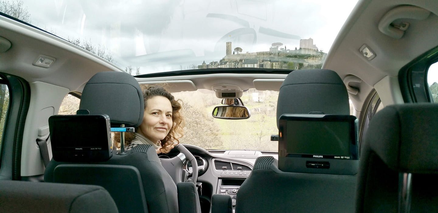 Difference between drivers, guides, and tour escorts